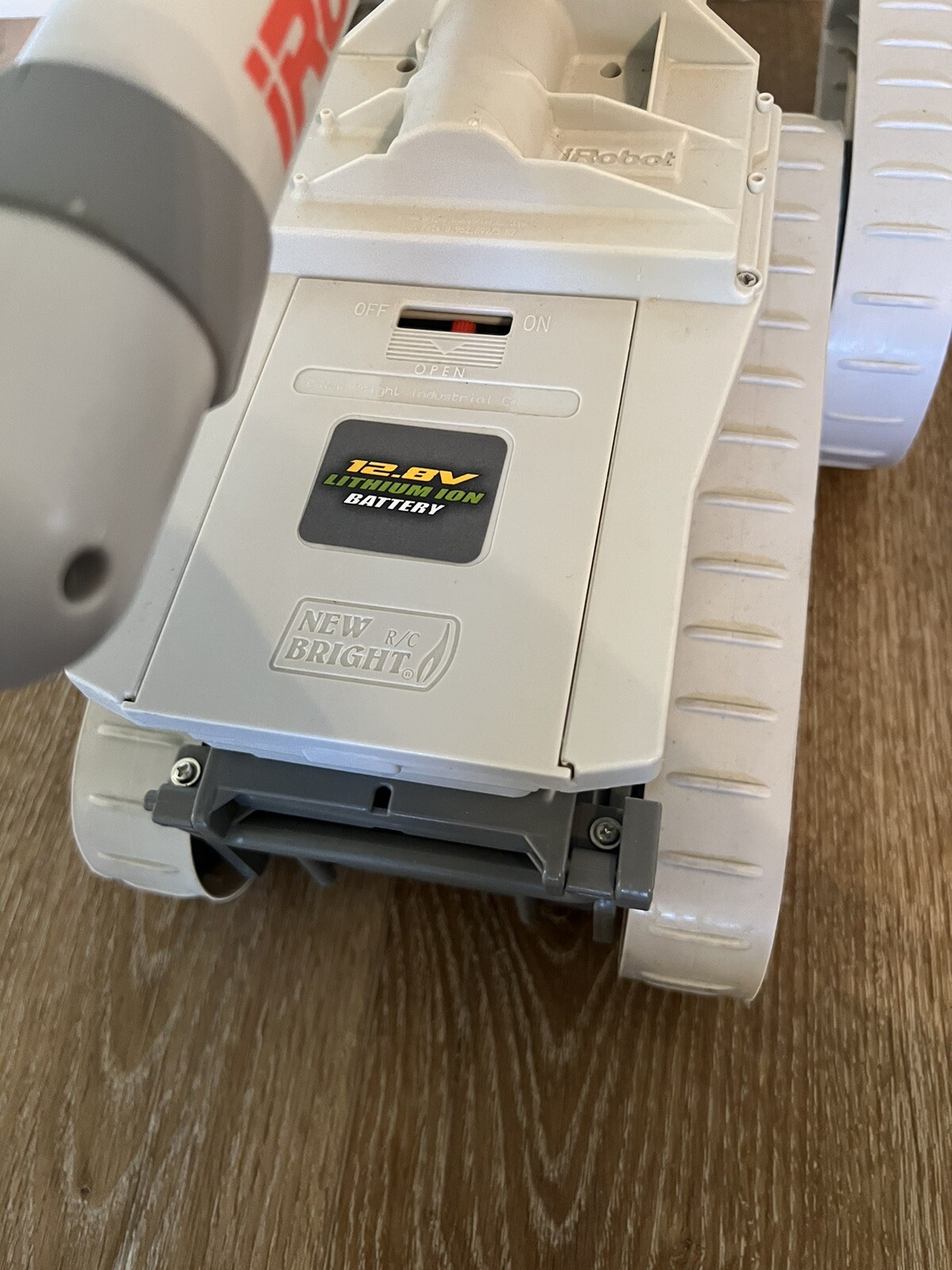 New Bright 12.8-volt 1:3 iRobot 710 Kobra Grey Endeavor Robotics ...