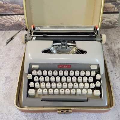 Royal Futura 800 Portable Manual Typewriter & Case Key 2 Tone Gray ...