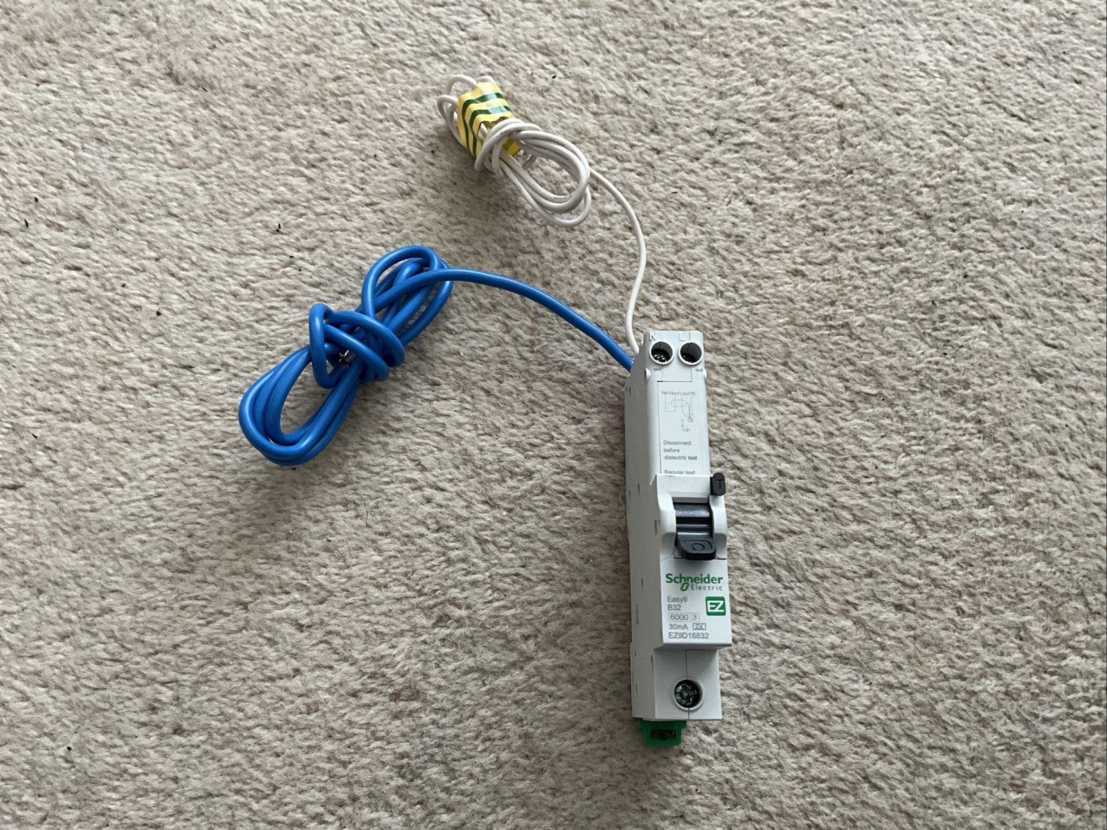 Schneider Easy9 32A RCBO Single Pole 1 Module B Curve 6kA 30mA Type A ...