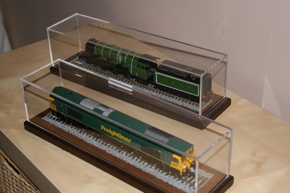 Display Case For Hornby - Lima - Bachmann - Model Train Loco with fixed ...