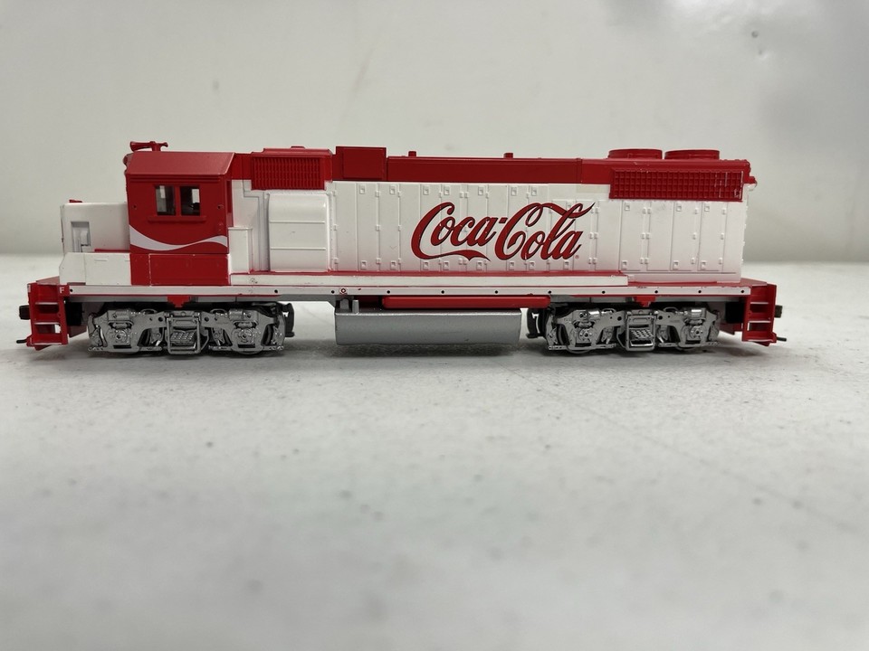 Athearn HO Coca Cola GP38-2 Coke Swish Catch The Wave Licensed Train ...