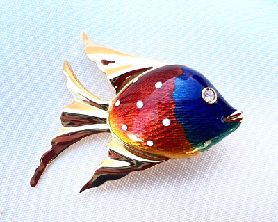 MAGNIFICENT ITALIAN 18K ENAMEL GOLD DIAMOND FISH BROOCH SIGNED 'MUST ...