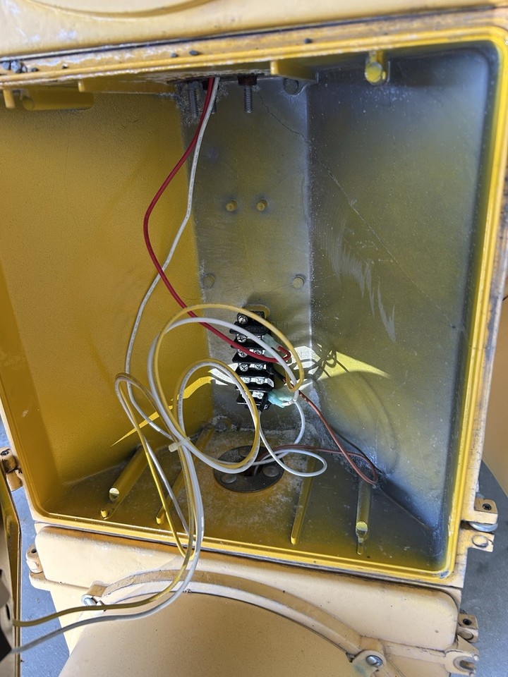 McCain 12” Aluminum LED Traffic Light Signal Stop Go Red Yellow Green ...