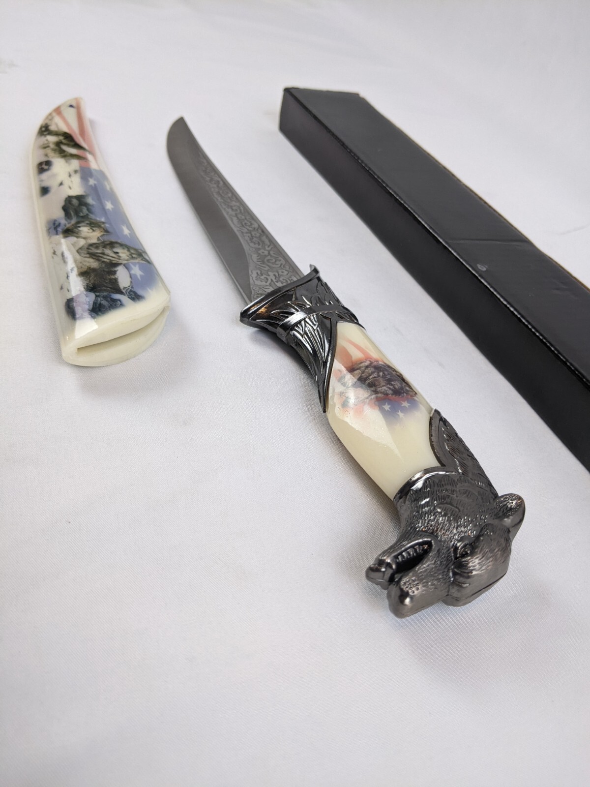 American Flag Wolf Dagger Intricate Engravings on blade with Scabbard ...