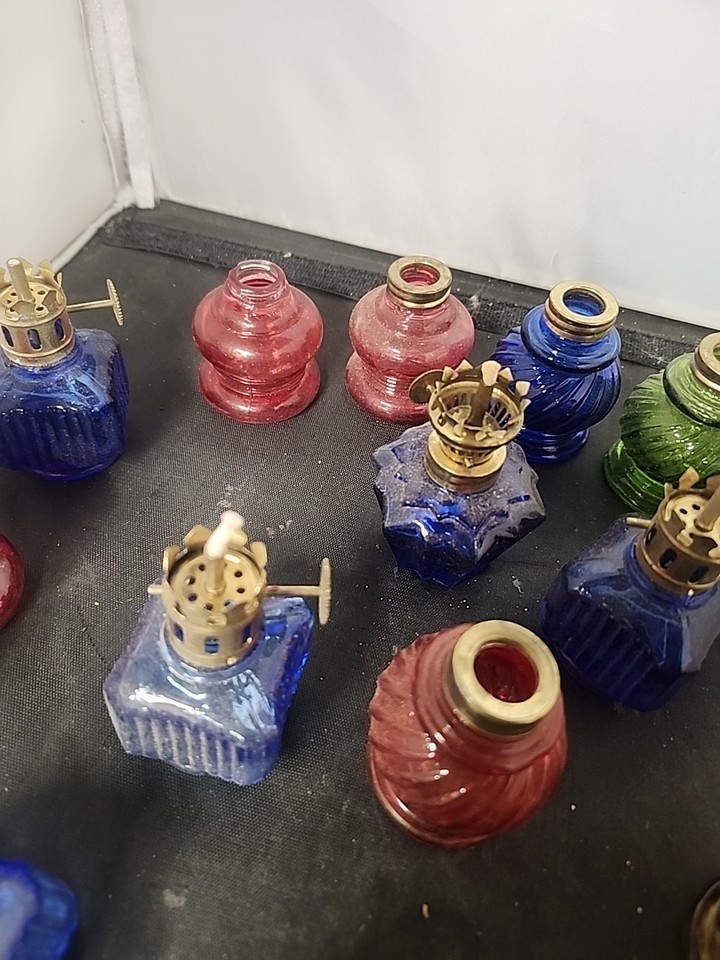 19 VINTAGE SMALL OIL LAMPS HONG KONG | eBay