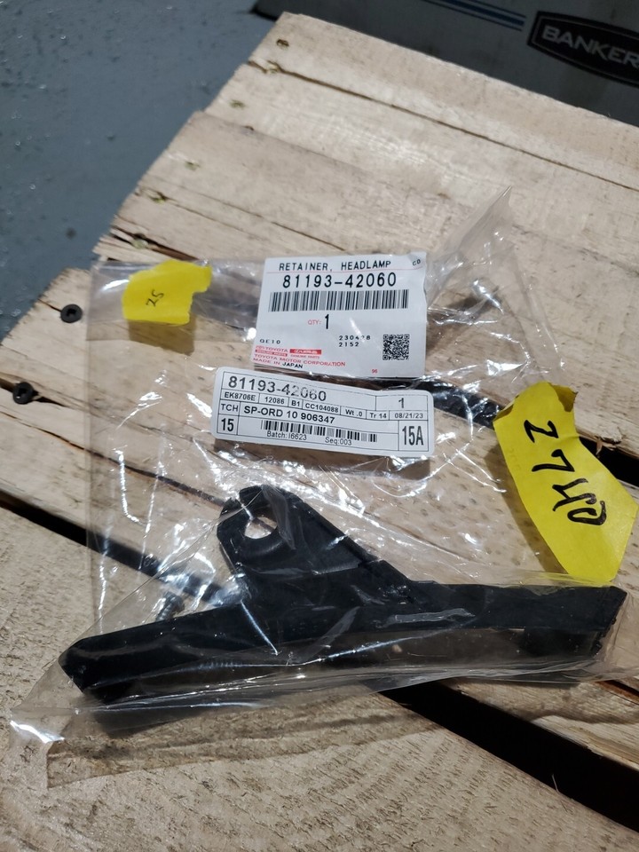 Retainer, Headlamp 81193-42060 | eBay