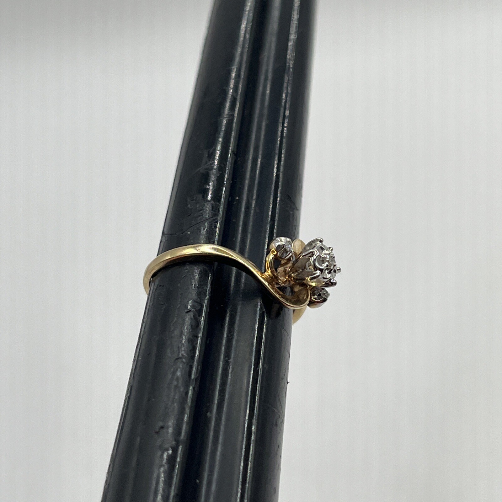 Magic Glo 10k Gold And 3 Diamond Ring Size 5. #3 - Gem