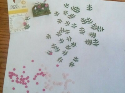 Dollhouse miniatures Quarter Scale flower petals & leaves in pinks. 1: ...