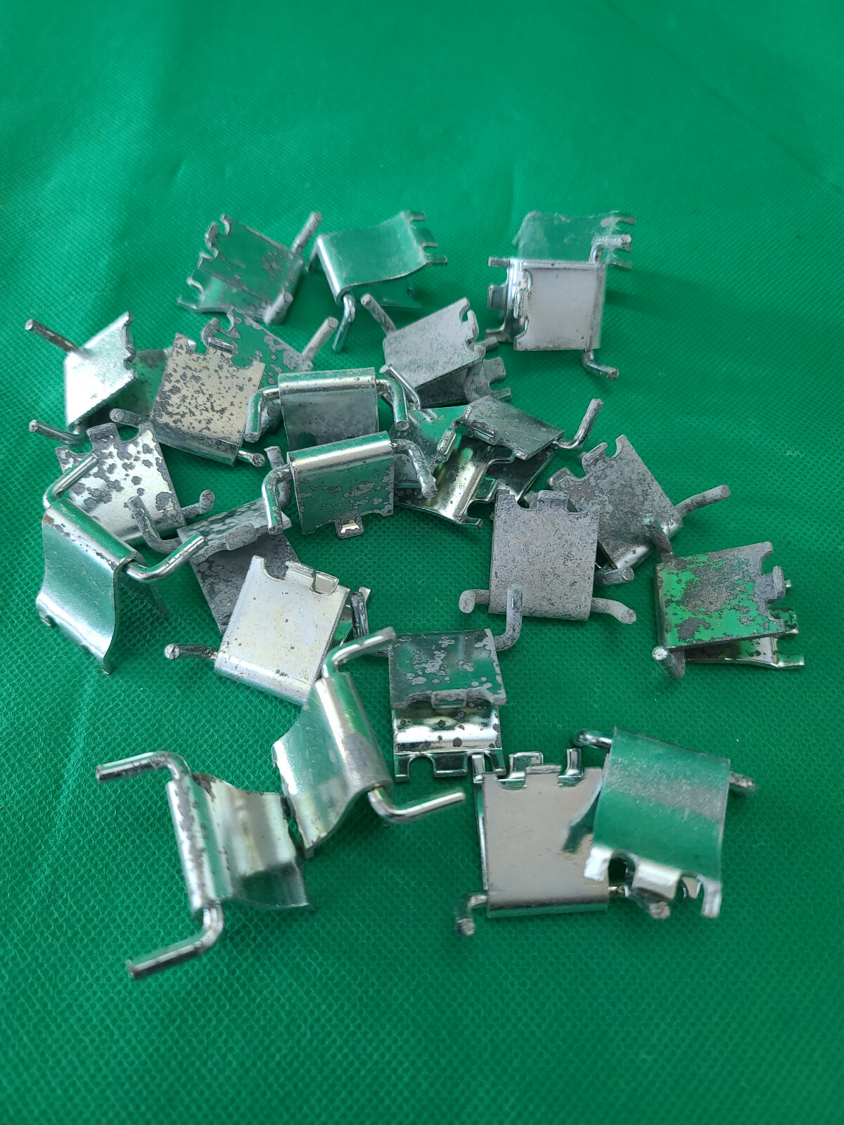 Knape & Vogt 242 Anochrome Finish Shelf Support Clips Bag of 24 pieces ...