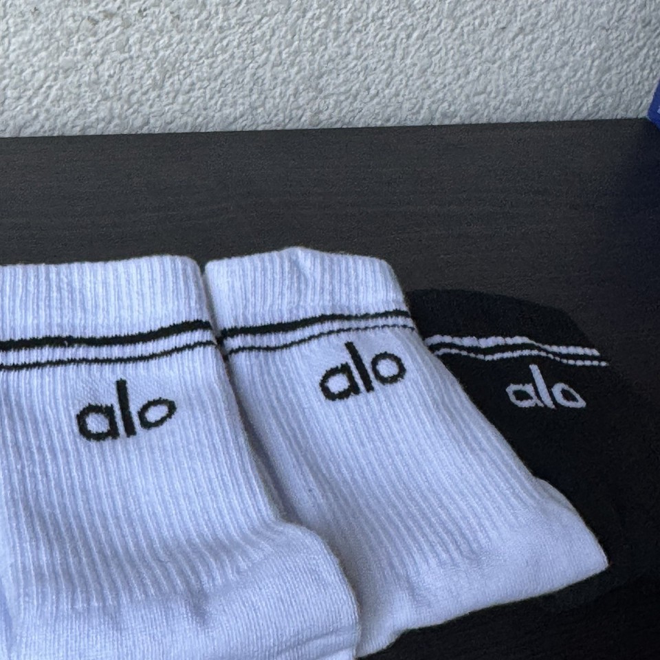 3 PAIRS ALO Yoga UNISEX HALF-CREW THROWBACK SOCKS White | eBay