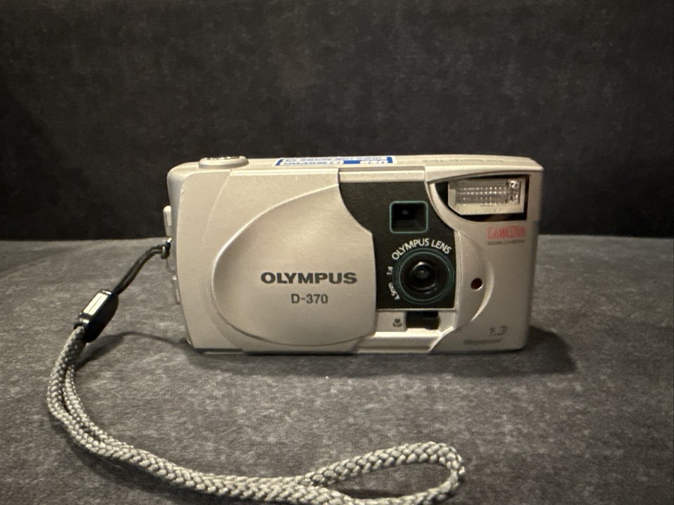 Olympus Camedia D-370 1.3MP Digital Point & Shoot Camera! ~ Works Great ...
