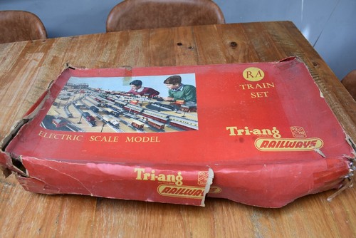 Vintage Tri-ang Triang RA Electric Train Set. Model Railway | eBay UK