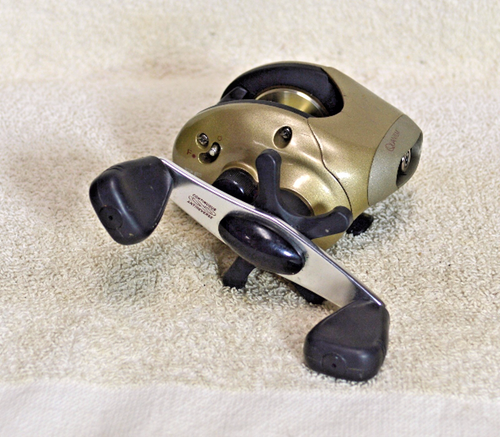 Quantum Profile PF400CX Low Profile Baitcasting Reel with Flipping ...