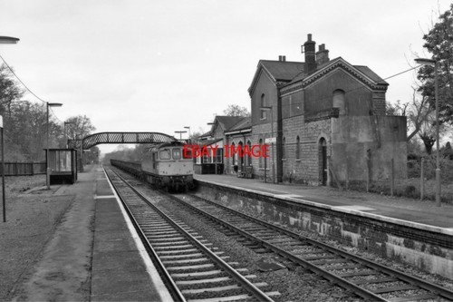 PHOTO HEVER RAILWAY STATION IN THE 1970'S CLASS 33 LOCO PASSING THRO | eBay