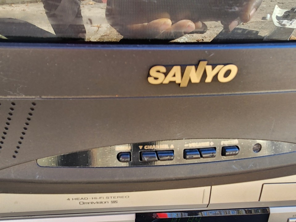 Sanyo DS19390 19" CRT TV Retro Gaming Television Curved Screen Coax ...