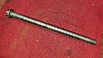 YZ125 YAMAHA 1982 REAR WHEEL AXLE - NO NUT - | eBay