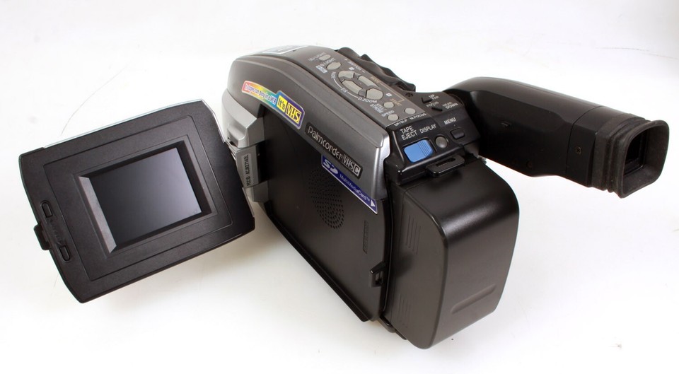 Panasonic Hi8 Cine/Movie Camcorder w/ Charger, Battery, Cords and Case ...