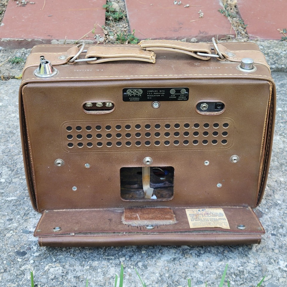 Vintage General Electric World Monitor P-990A 17 Transistor 5 Band ...
