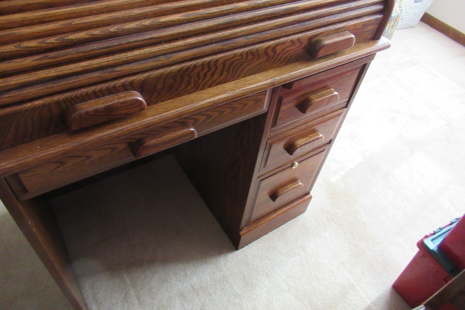 Red Oak Rolltop Desk with Hardwood in drawers 36" x 24" x 46" great ...