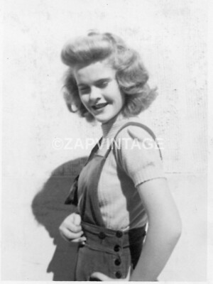 Vintage 1950s School Girl Posing For Camera Sexy Pin Up #2696 | eBay