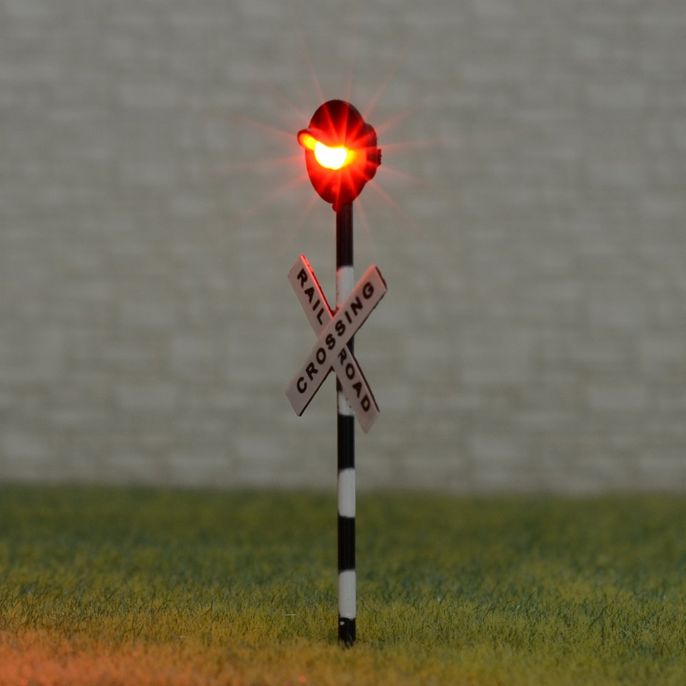 2 x HO Scale Railroad crossing signal light one target with flashing ...