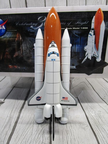 NASA Atlantis Space Shuttle 1/200 Scale Diecast Model Executive Series ...