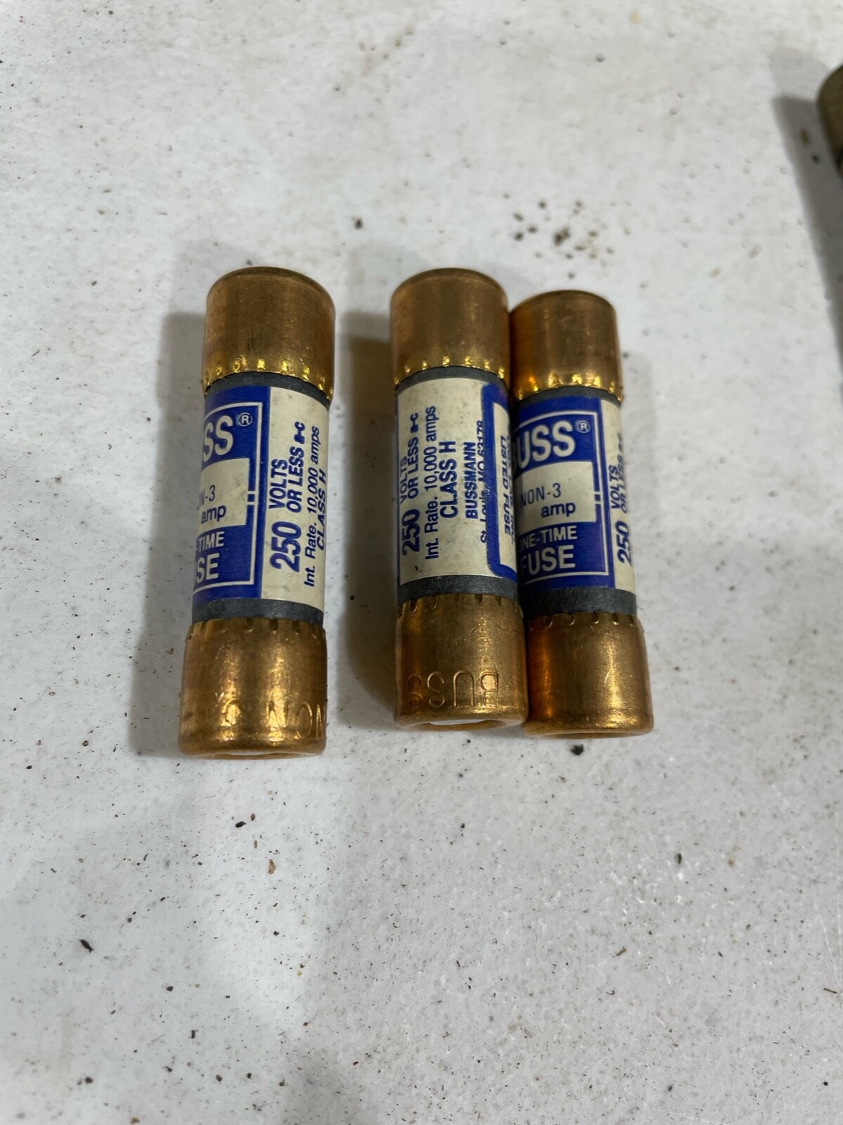 LOT OF 3 NON-3 BUSS FUSES - W362 | eBay