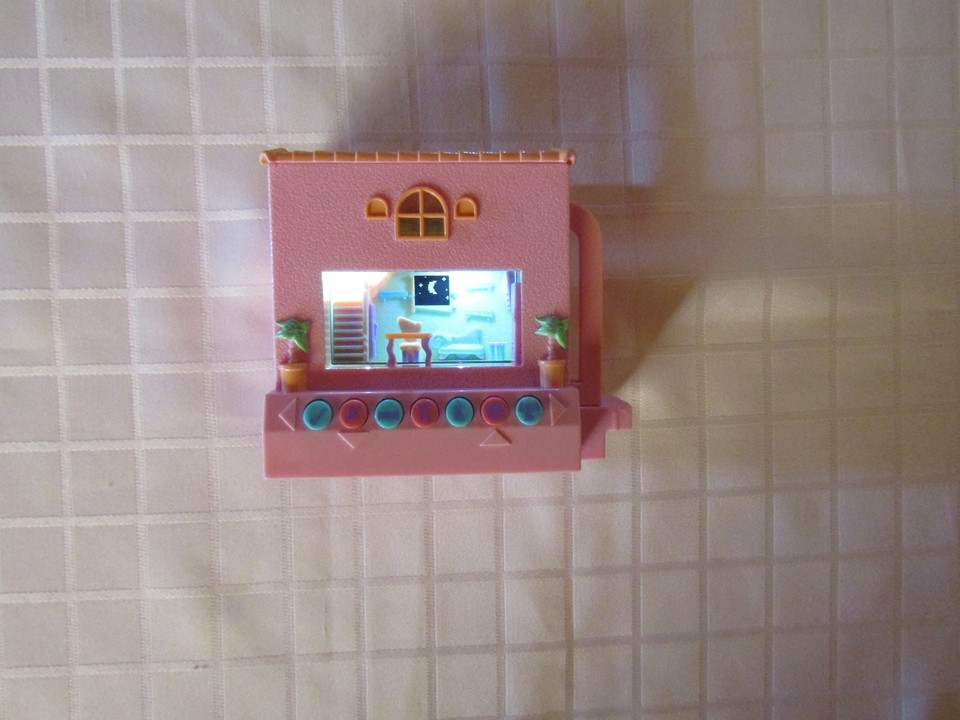 Pixel Chix pink pool top house, Mattel 2005, in a very good condition ...