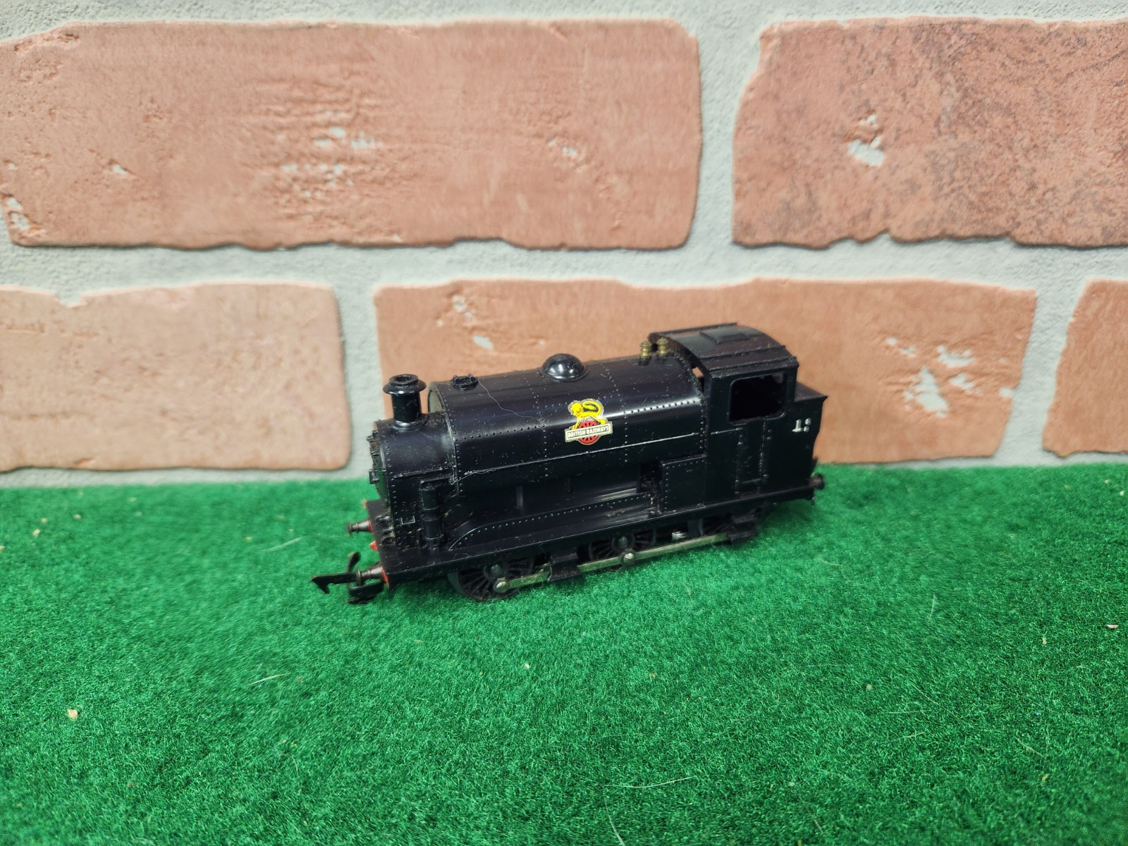 Tri-ang Hornby HO/OO 0-6-0 748 Saddle Tank Steam Locomotive のeBay公認海外通販 ...