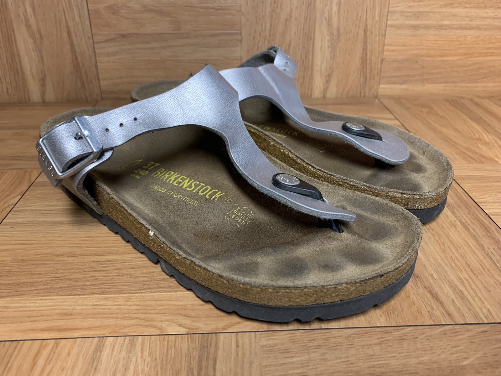 RARE🔥 Birkenstock Gizeh Silver Thong Leatherette San… - Gem