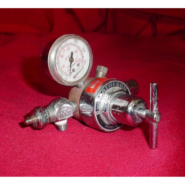Matheson Model 3321 Lecture Bottle Regulator W/ CGA 170 Connection for ...