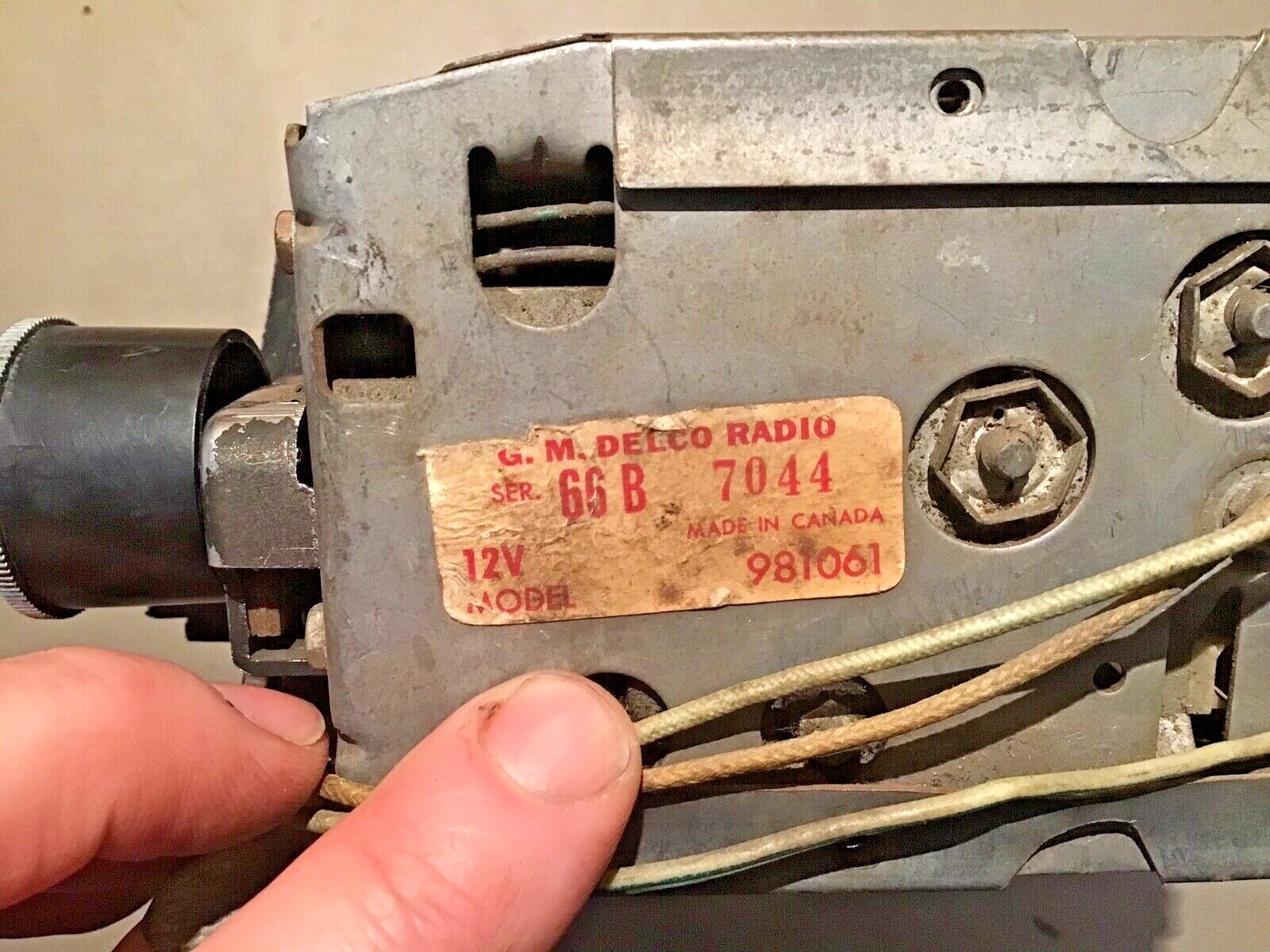 1965 1966 Buick Sonomatic AM Radio used original push button # 981061 ...