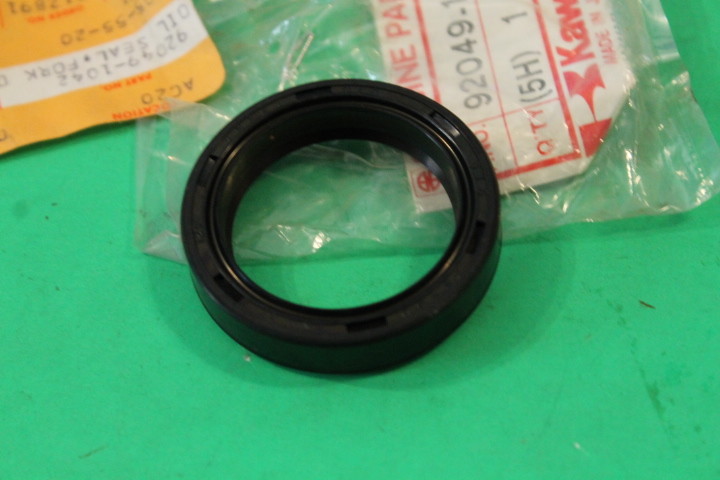 NOS Kawasaki 80 - 81 KX125 KX420 79 - 81 KX250 Outer Fork Oil Seal ...