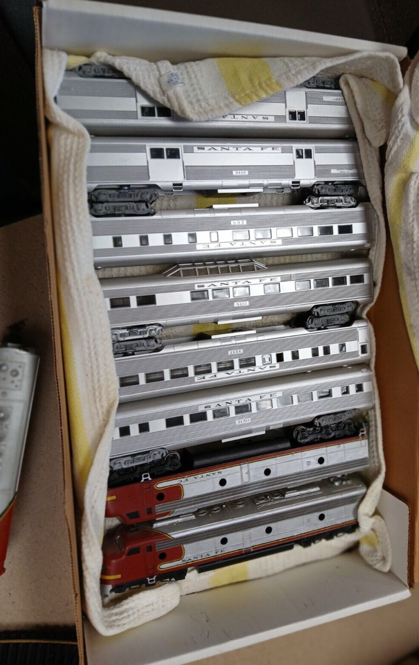 TRAIN LOVERS! Lionel Santa Fe Train Set and a Bachman Train Set | eBay