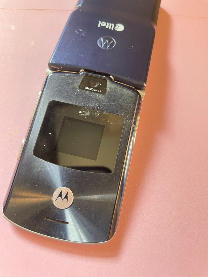 Motorola Alltel Blue RAZR Retro Flip Phone VGA Zoom 4x CLEAN | eBay