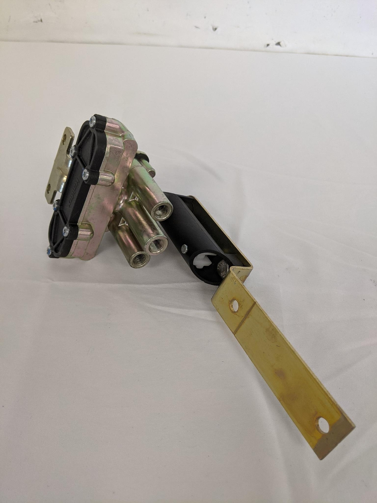 Haldex AC 3800 Remote Air Control Leveling Valve Kit - P/N NEW42140000 ...