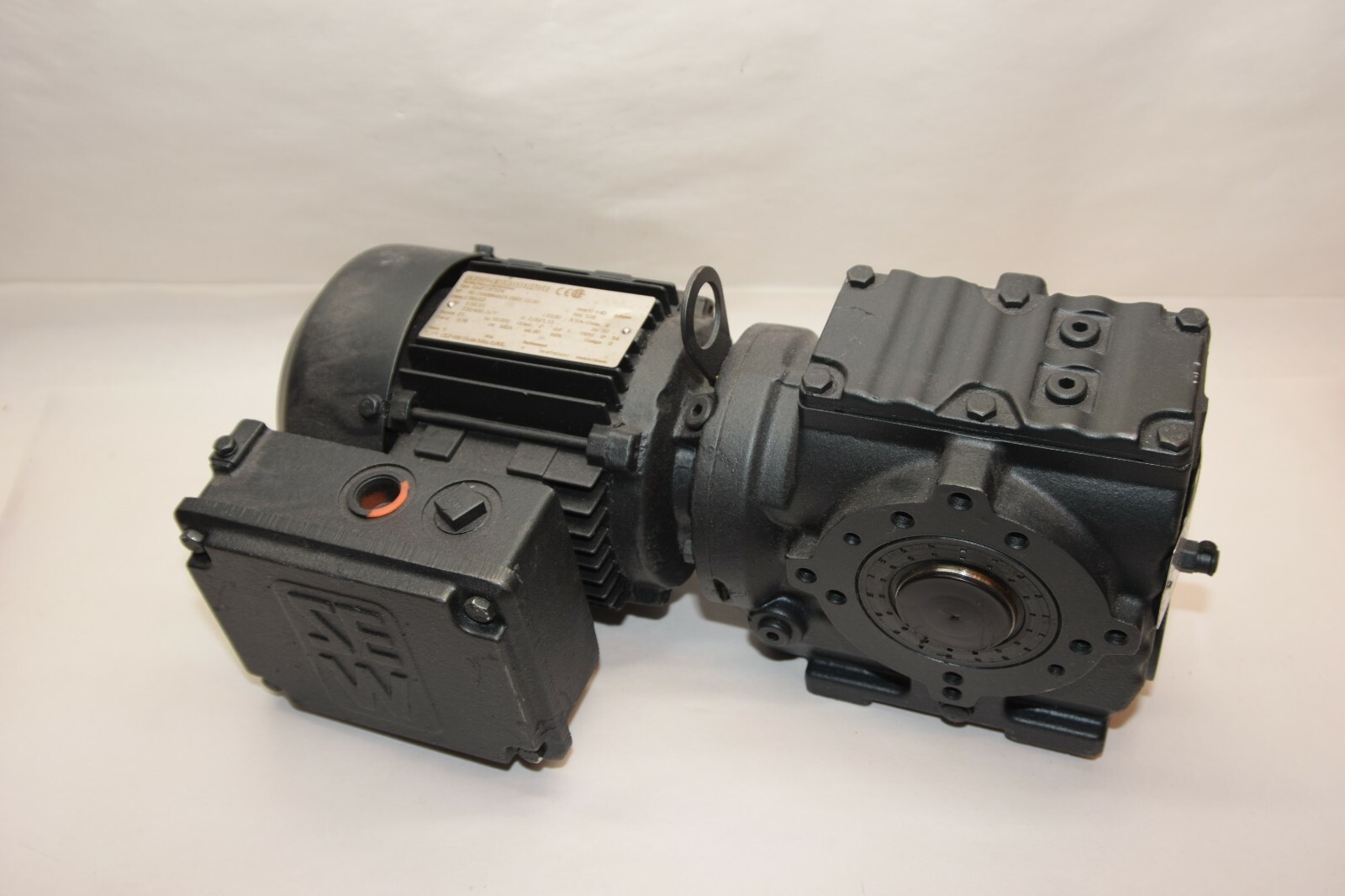 Sew Eurodrive Gearbox w/ Motor SA47/A 80.1550884901.0001.12.20 63.80:1 ...