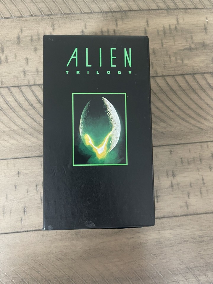Alien Trilogy VHS Box Set: Alien, Aliens, Alien 3 - Collectible ...
