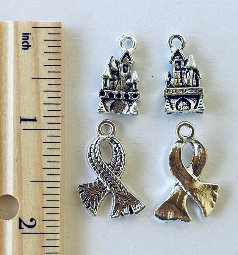 32 Charms for Bracelets - Harry Potter/Hogwarts - Lion, Eagle, Badger ...