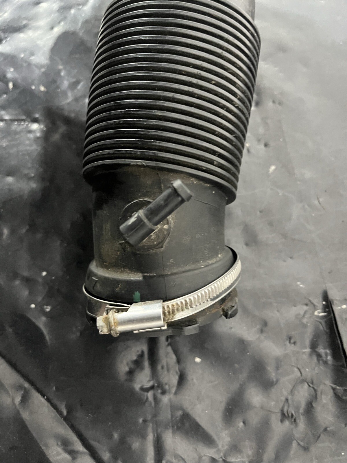 AUDI A4 B8 A5 8T 1.8 TFSI PETROL AIR INTAKE HOSE PIPE 06H129629F 2008 ...