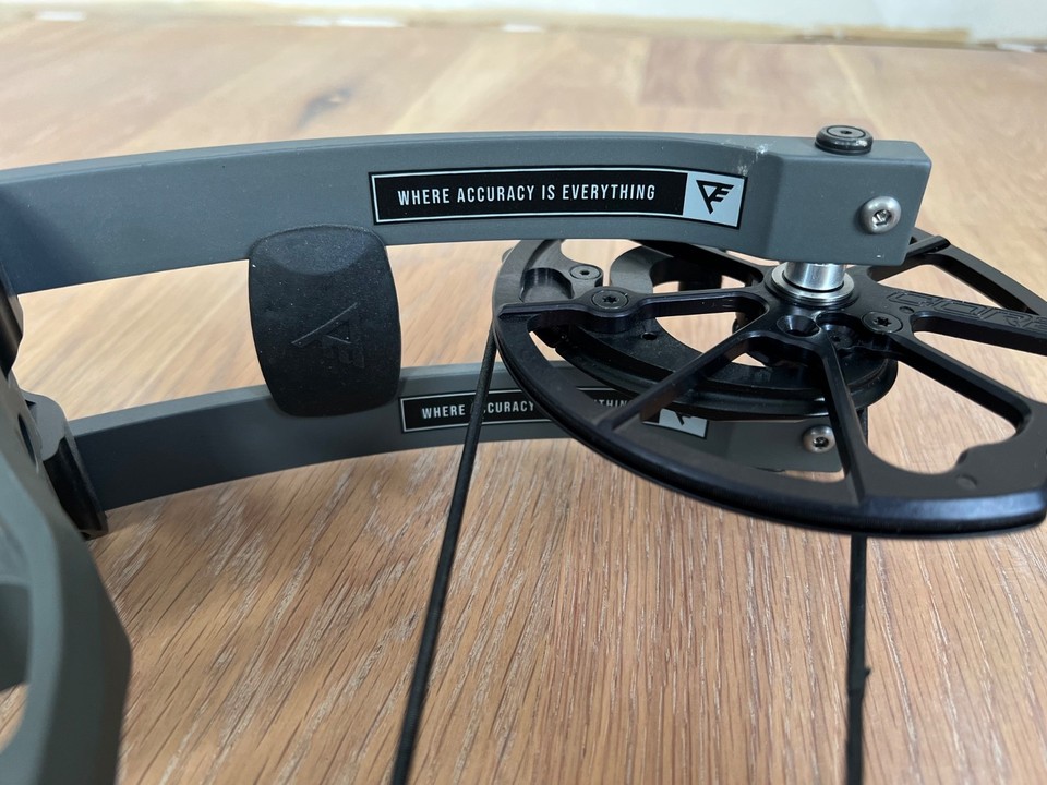 Prime RVX 34 Compound Bow RH 28" 60-70lb | eBay