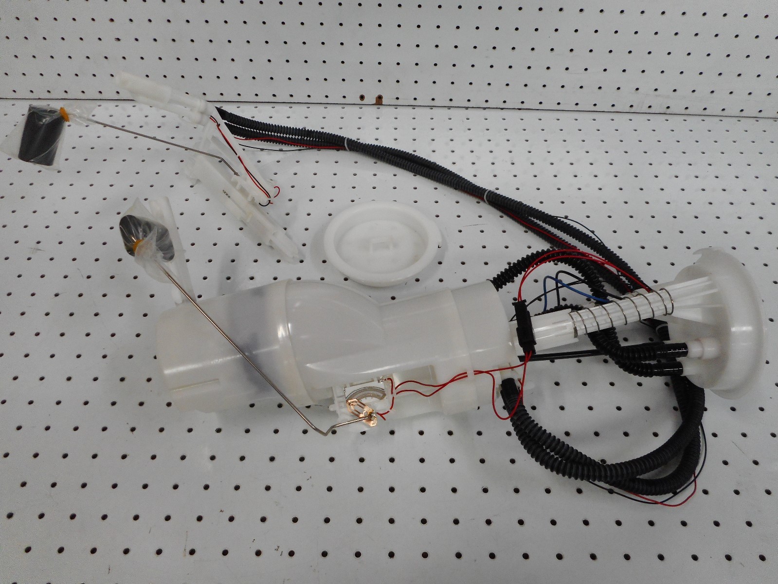 GENUINE QUALITY NEW FUEL PUMP ASSEMBLY LAND ROVER L322 2003-2005 V8 M62 ...