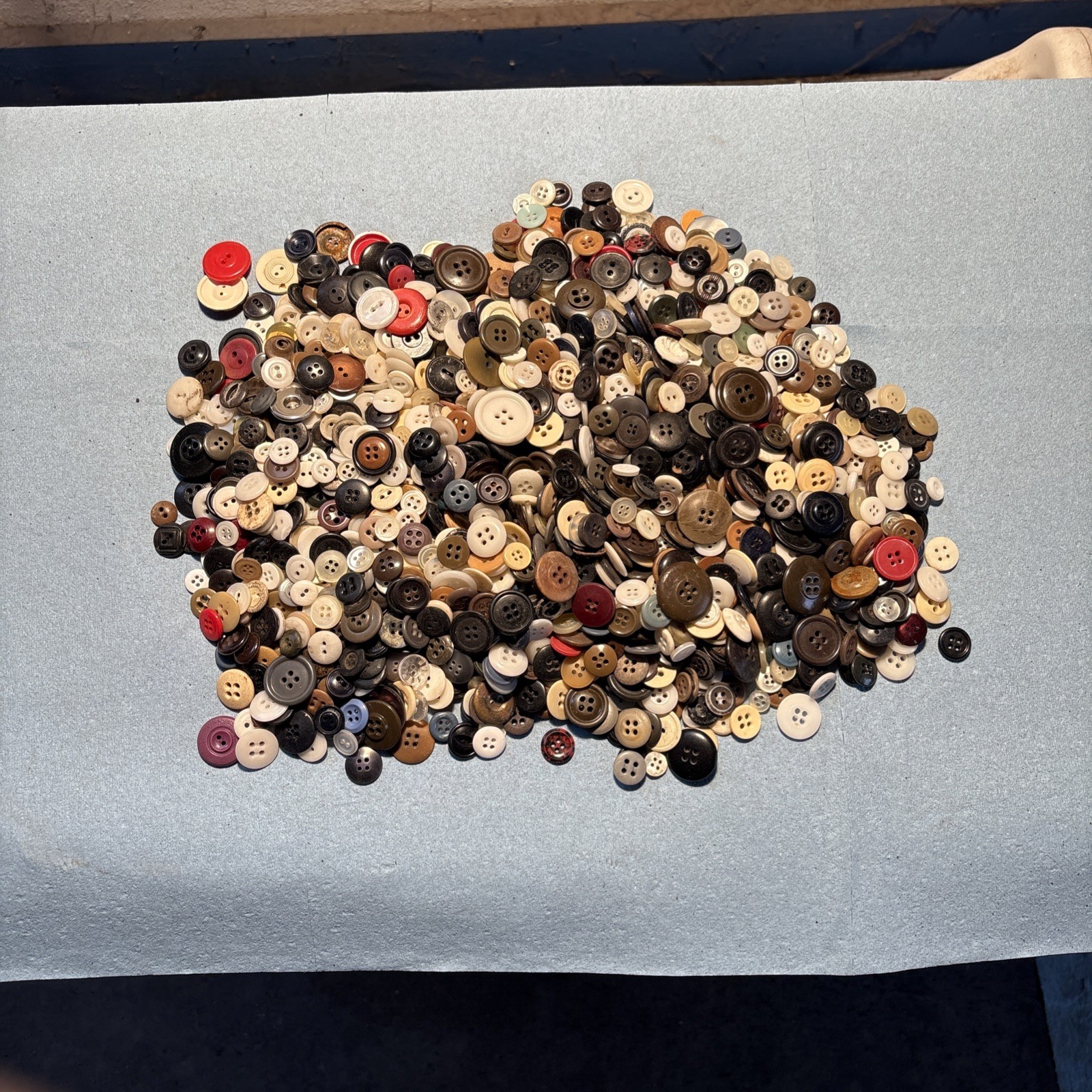 Vintage Buttons Lot Over 1,700 Buttons Different Colors And Sizes 2 And ...