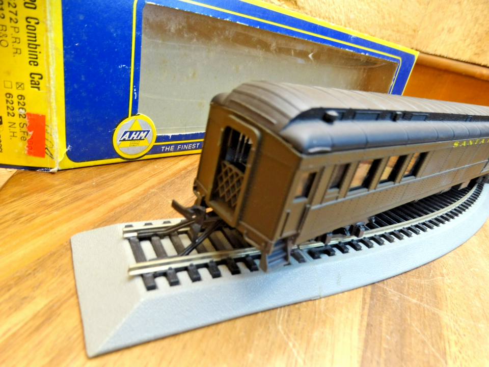 AHM Rivarossi Italy HO Scale 82' Santa Fe Baggage / Mail Combo Car w ...