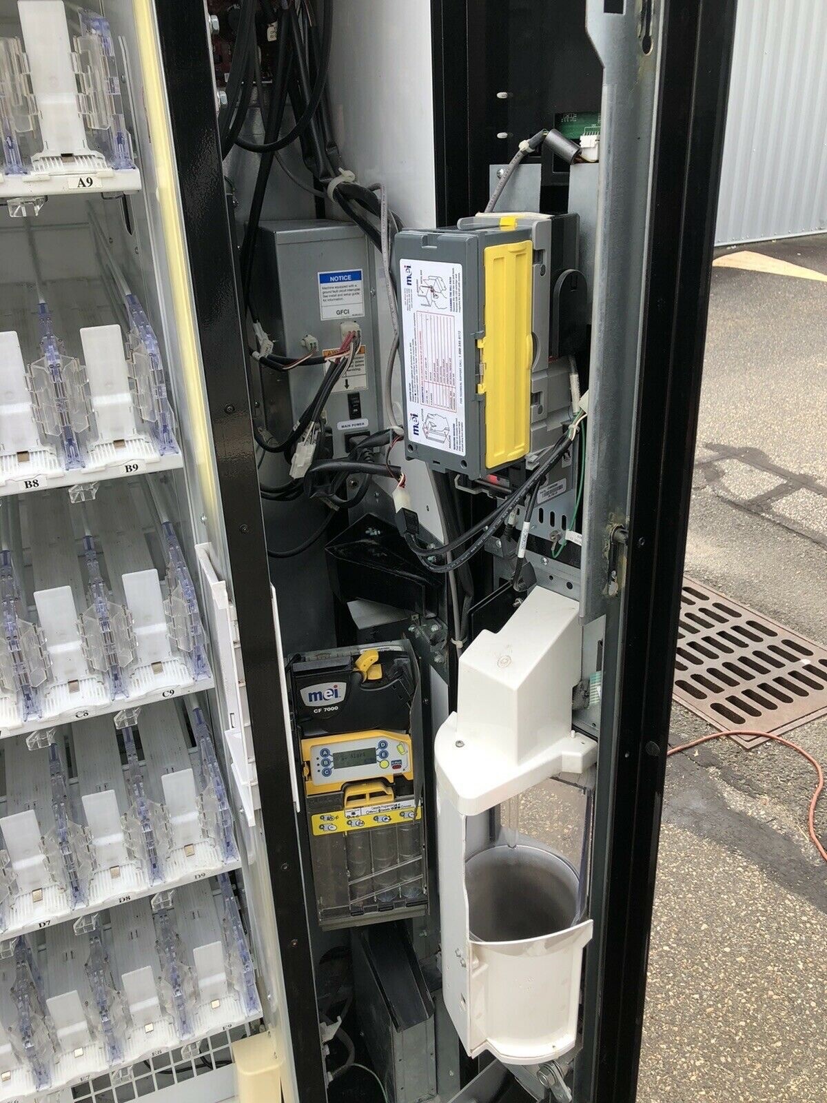 DIXIE NARCO BEVMAX 4 5800-4 GLASSFRONT DRINK SODA VENDING MACHINE | eBay