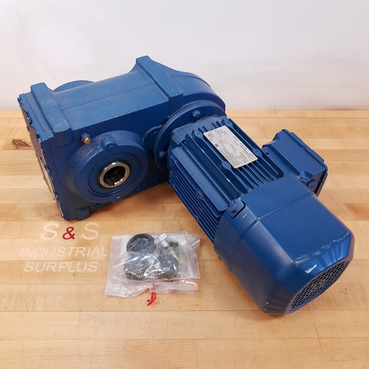 NEW SEW-EURODRIVE R47 DRN132S4 Helical Gearmotor 230/460 V,, 56% OFF