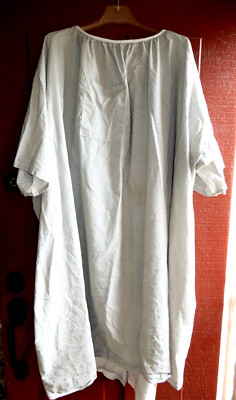 HOSPITAL PATIENT GOWN With IV Snap Sleeves 2 Ties In The Back SIZE ...