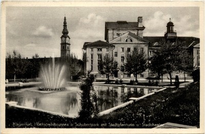 Klagenfurt, Brunnen i. Schubertpark mit Stadtpfarrturm u. Stadttheater ...