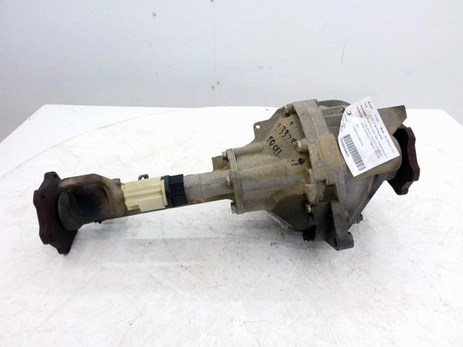 2000-2004 Chevy Tahoe Front Axle Differential Carrier 3.73 Ratio Opt ...