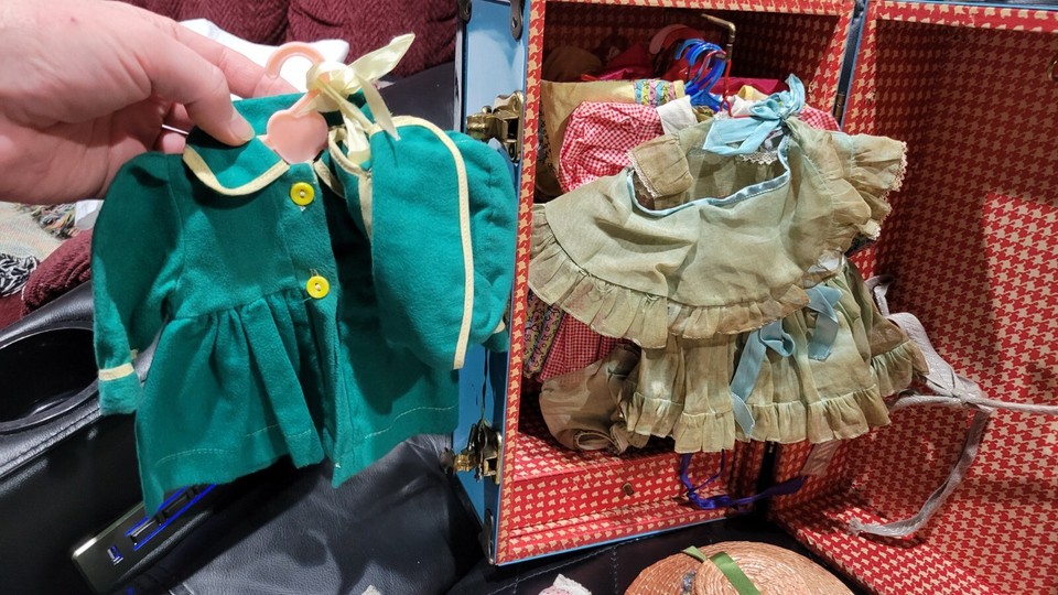 50s 60s Vintage Doll Trunk case 12 Dresses LOTS of accessories Cass ...